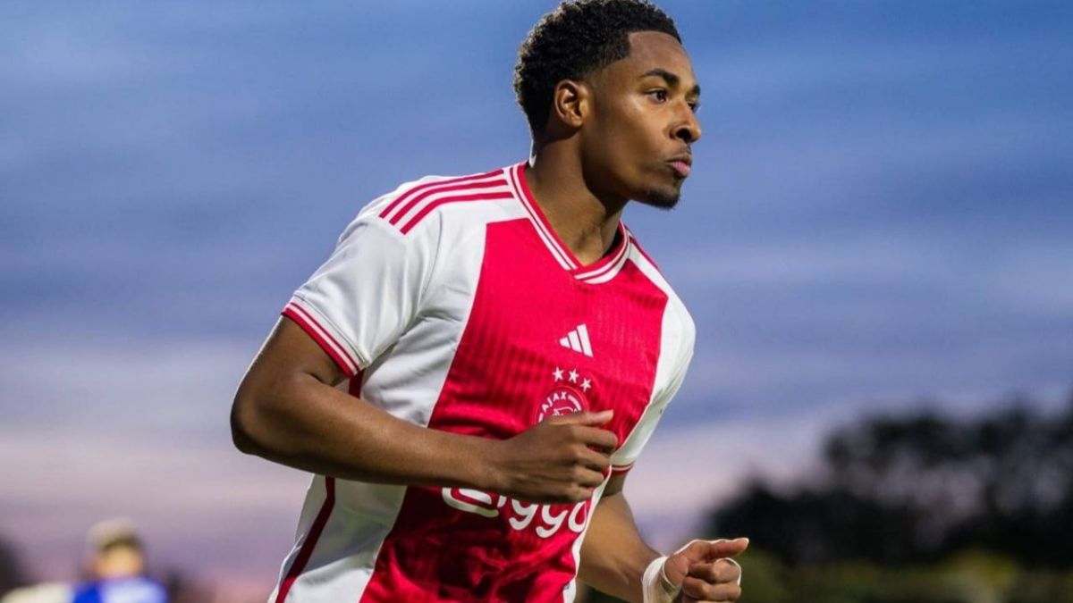 Milan Primed to Acquire Midfield Talent Vos from Ajax