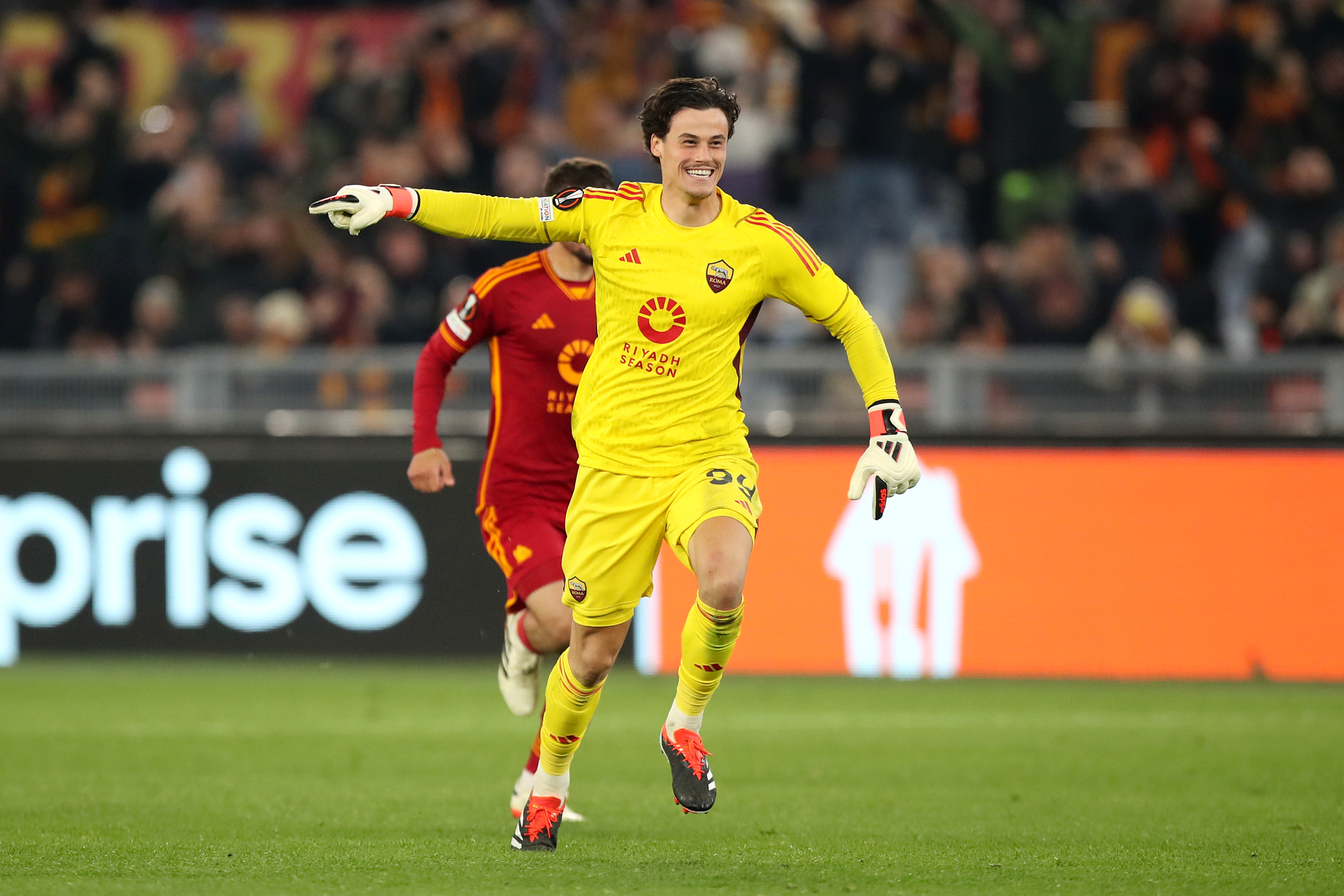Roma Progressing in Talks with In-Demand Goalie Svilar